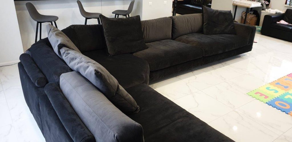 Dīvāns Infinity Bellus ir ērts modulējams dīvāns. Mākoņistēmas dīvāns.